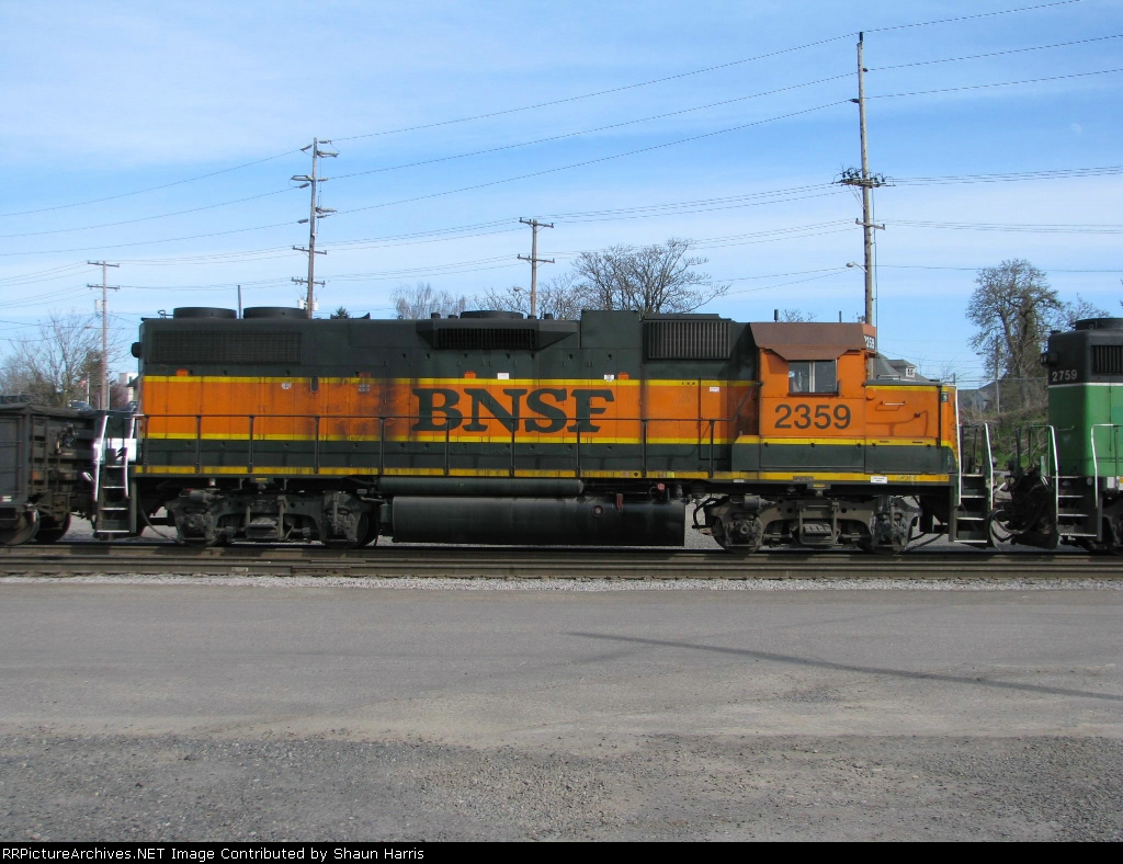 BNSF2359 GP38-2